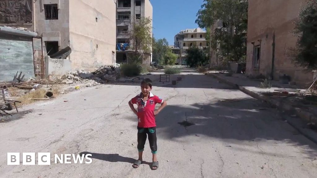 Syria: The kids playing football in Aleppo's ruins - BBC News