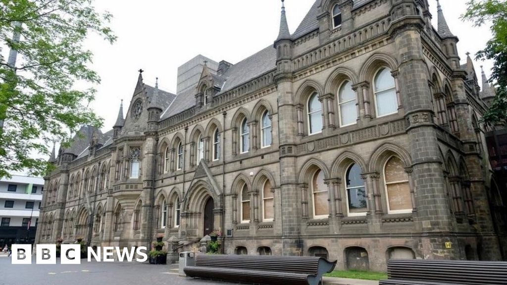 Troubled Middlesbrough Council mayor makes responsibility plea - BBC News