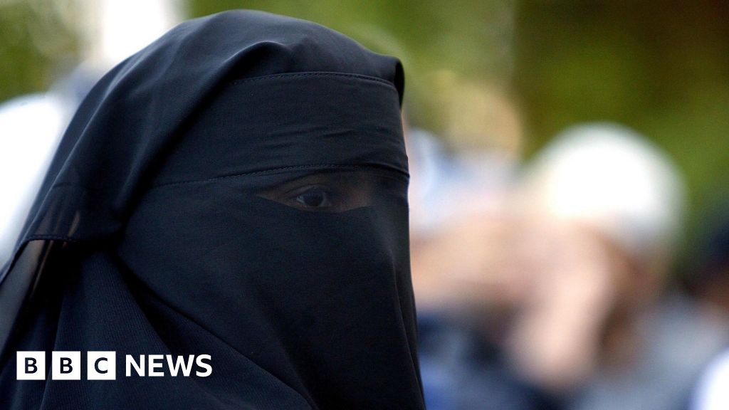 General election 2017: UKIP manifesto to pledge a burka ban - BBC News