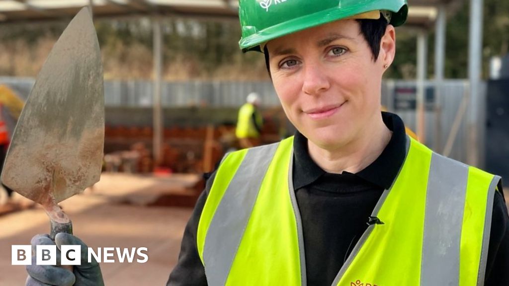 Sussex woman gives up police career to become apprentice bricklayer ...