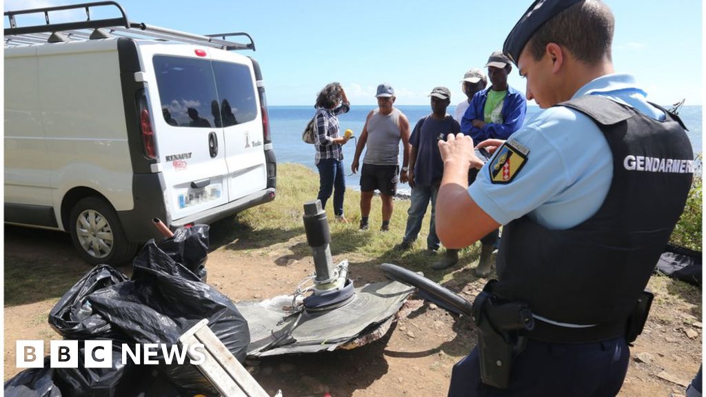 Debris gives new clues to MH370 disappearance - BBC News