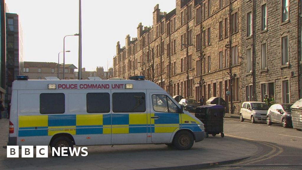 Man and women released after being arrested over Edinburgh death - BBC News