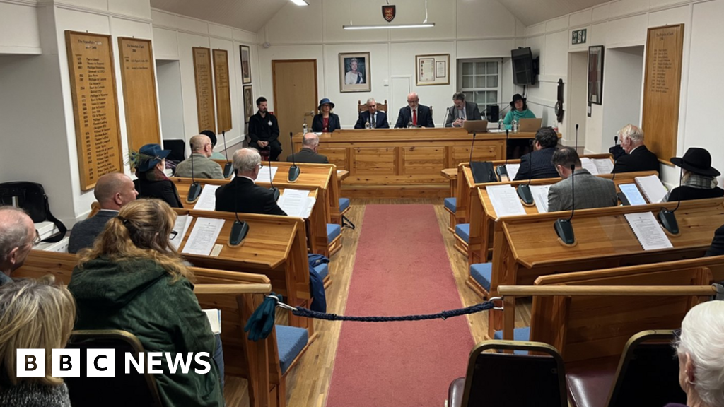 Consultation on new Sark taxes approved - BBC News