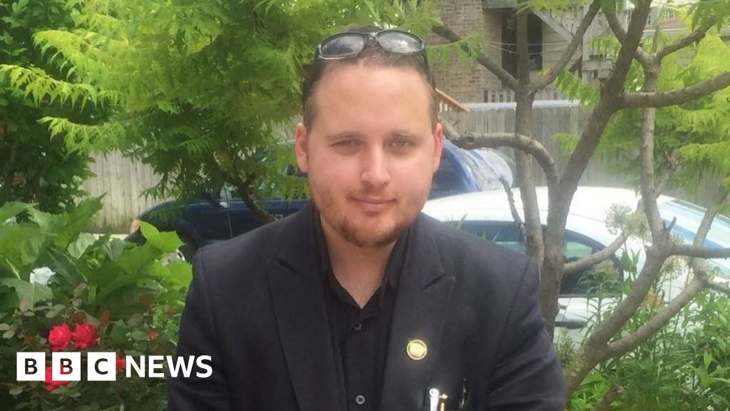 Hacker who gave up Wikileaks source dies