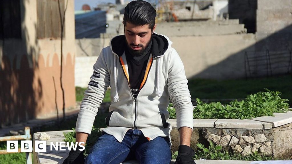 Syrian rapper takes on government and jihadists - BBC News