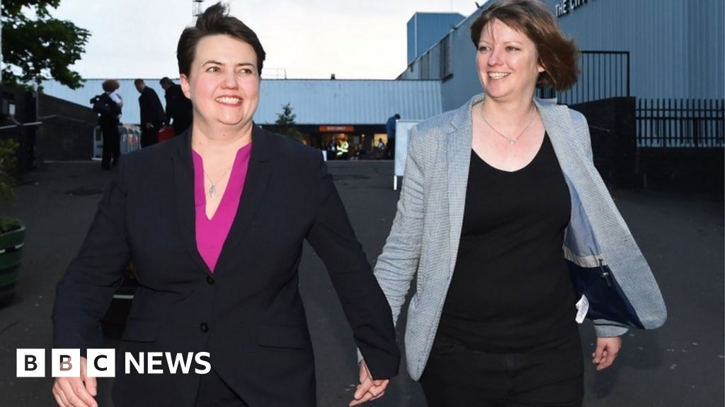 Ruth Davidson given DUP gay rights assurance - BBC News