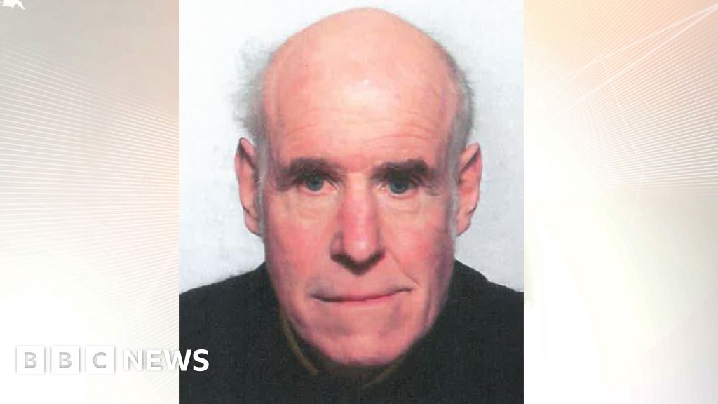 Hiker Stephen Gibson missing on North York Moors - BBC News