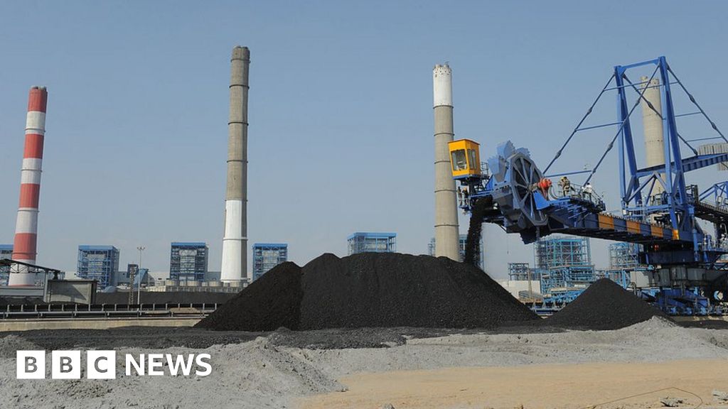 Adani gives 'green light' for controversial Australia coal mine - BBC News