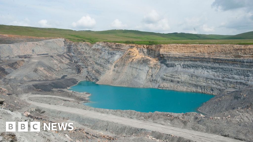 Glenmuckloch opencast mine hydro energy scheme supported - BBC News