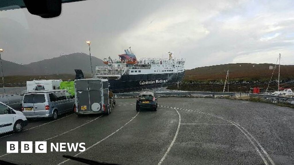Divers to inspect Lochmaddy harbour crash ferry - BBC News