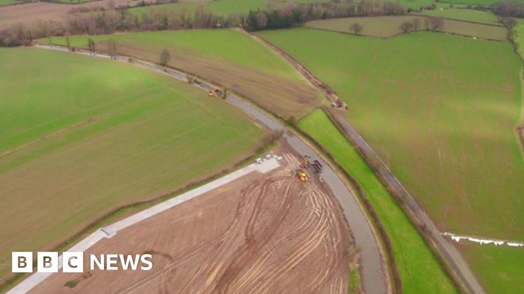 Clogged Montgomery Canal clean-up under way - BBC News
