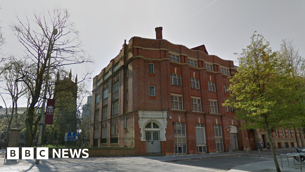 Plans to turn disused Leicester factory into new homes - BBC News