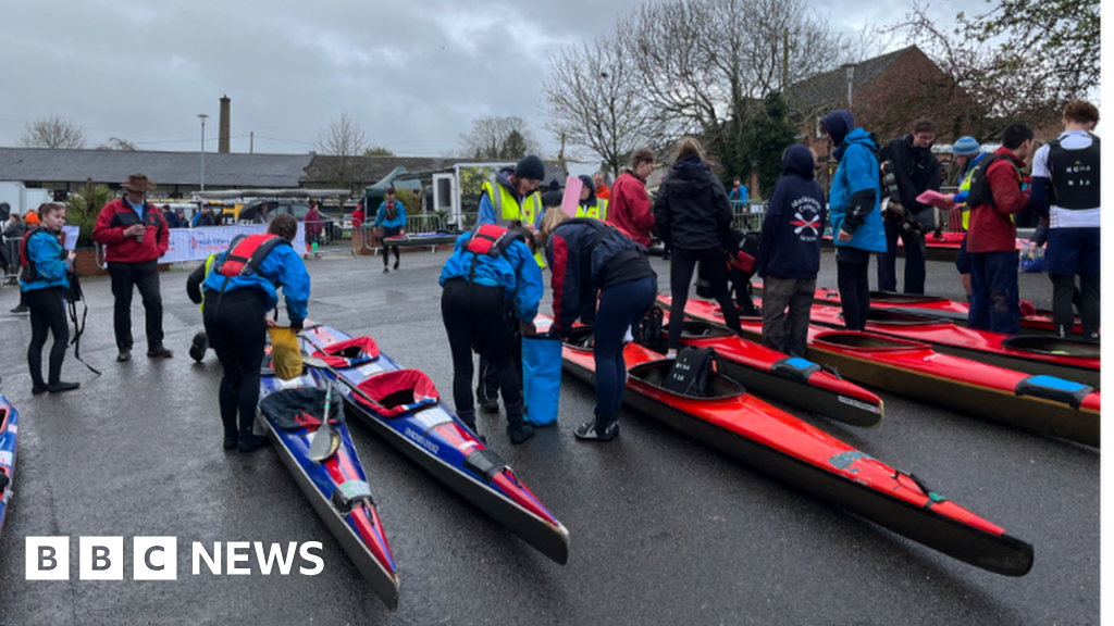 Devizes to Westminster junior canoe race begins