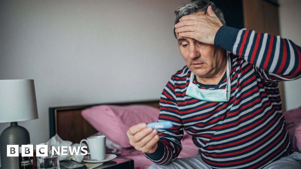 Coronavirus: Experts concerned UK's isolation advice does not go far enough