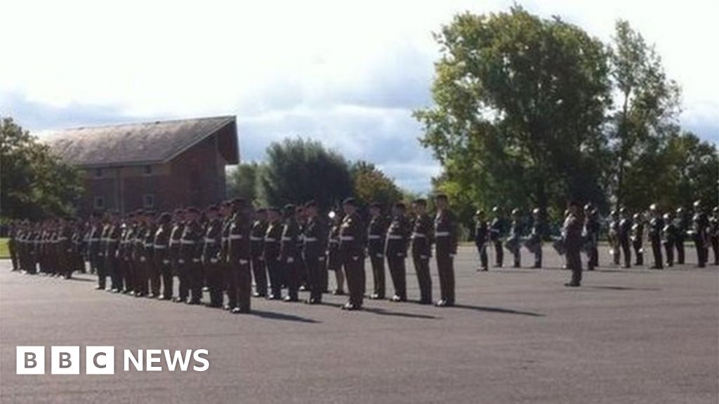 Regiment starts its move from Germany to Bicester - BBC News