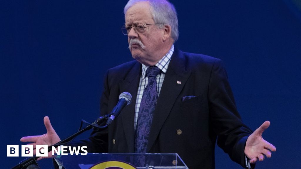 UKIP MEP Roger Helmer denies EU cash misuse claims - BBC News