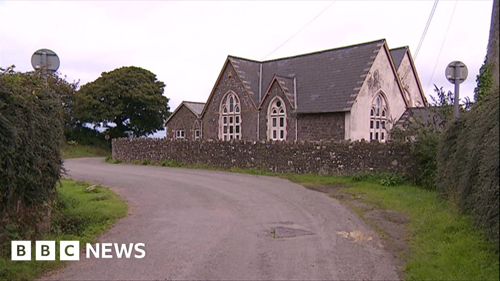 Governors quit failing Devon free school Route 39 - BBC News
