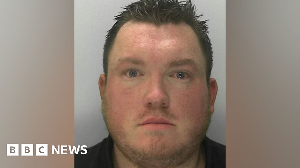 Teacher Joseph Nicholson sentenced over sexual messages to boy - BBC News