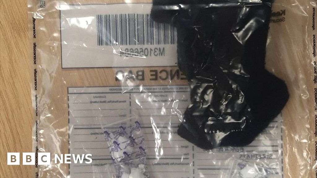 Sock thrown out of Cambridgeshire car leads to drug arrest - BBC News