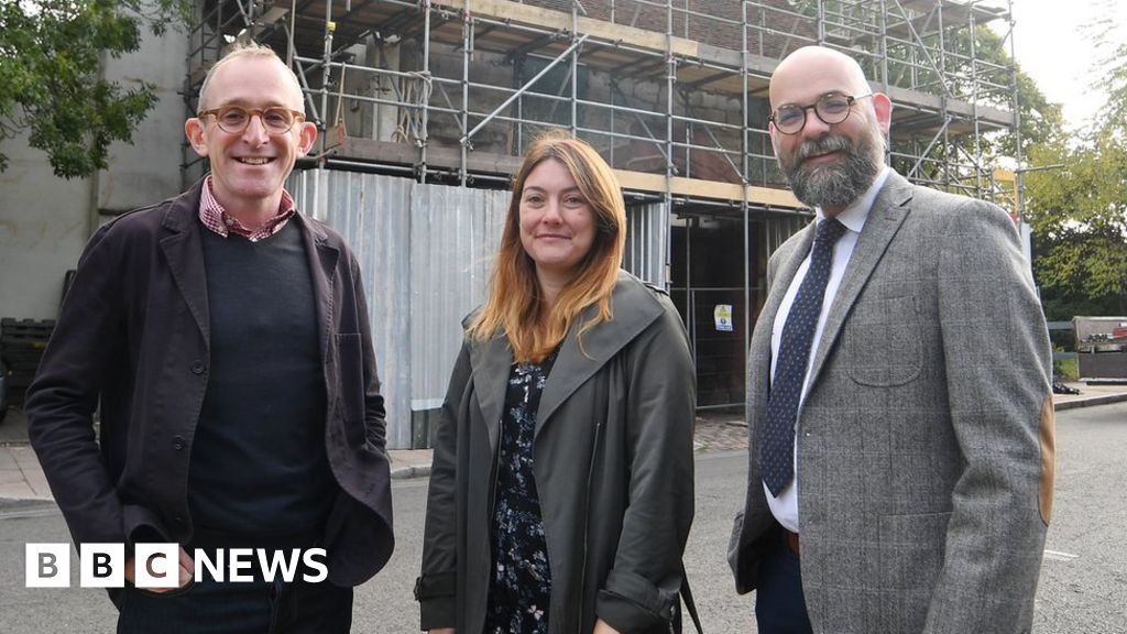 Work begins on medieval Coventry building makeover - BBC News