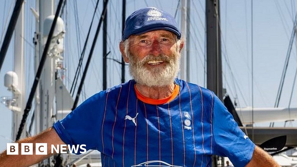 Frank Rothwell: Oldest solo Atlantic rower gets award from PM - BBC News