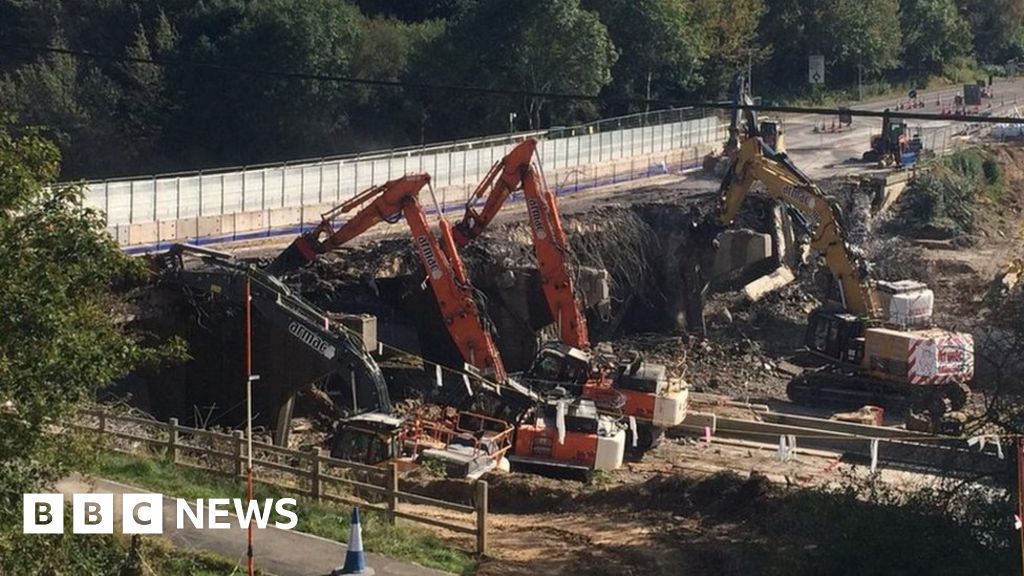 Hampshire M27 closure: 'Total disaster' traffic congestion warning ...