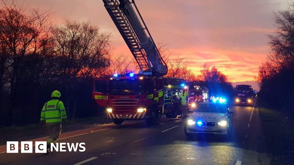 Three in hospital after A75 crash near Dumfries - BBC News
