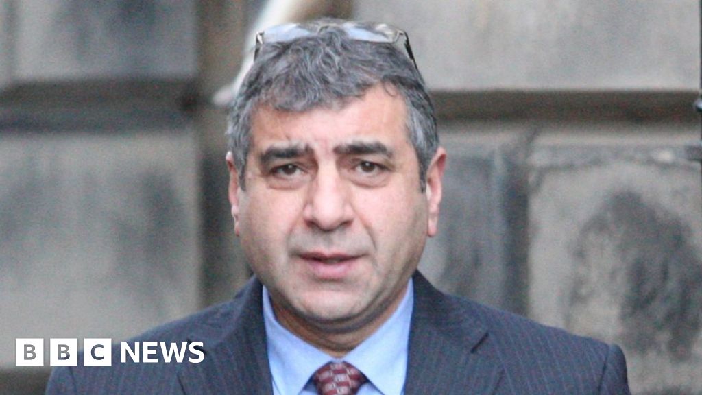 Man to return ancient crown to Turkey - BBC News