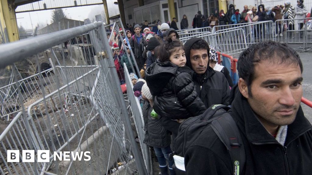 Migrant crisis: Mediterranean rescue as influx tops million - BBC News