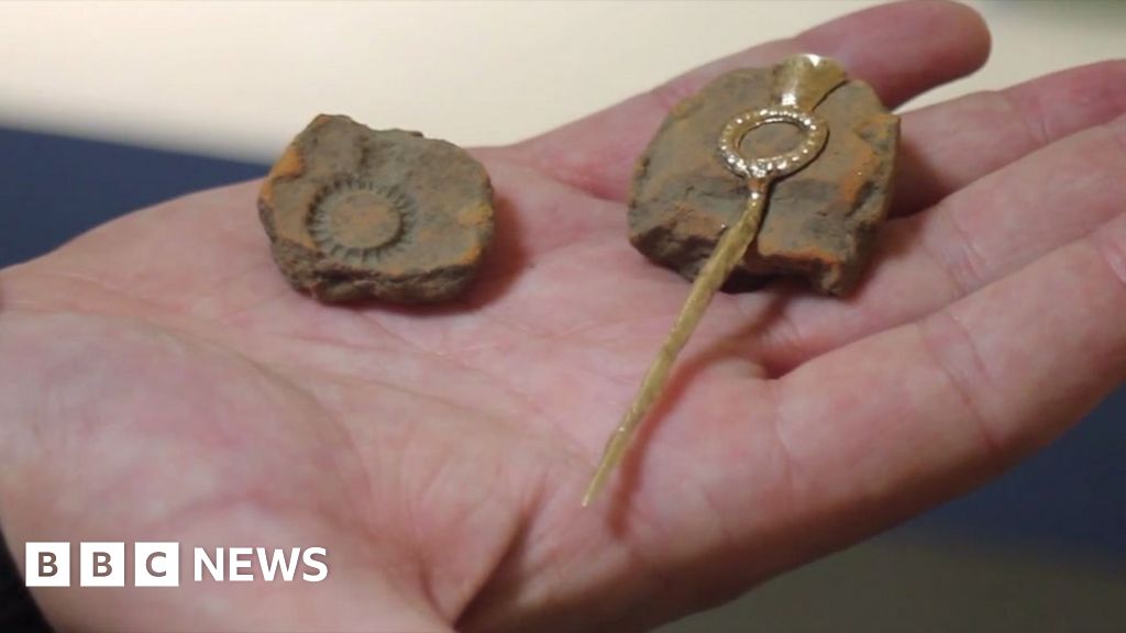 Iron Age jewellery made on Orkney recreated - BBC News