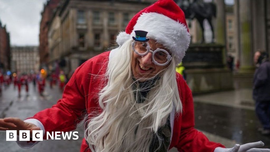 In pictures: Santas brave rain for Glasgow charity run
