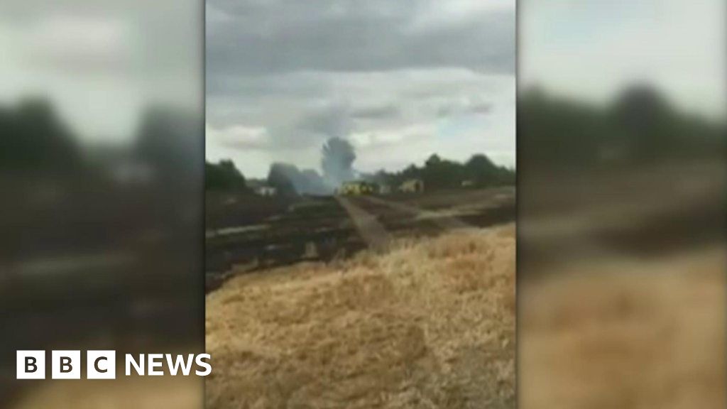 Kent corn field fire devastates farmland - BBC News