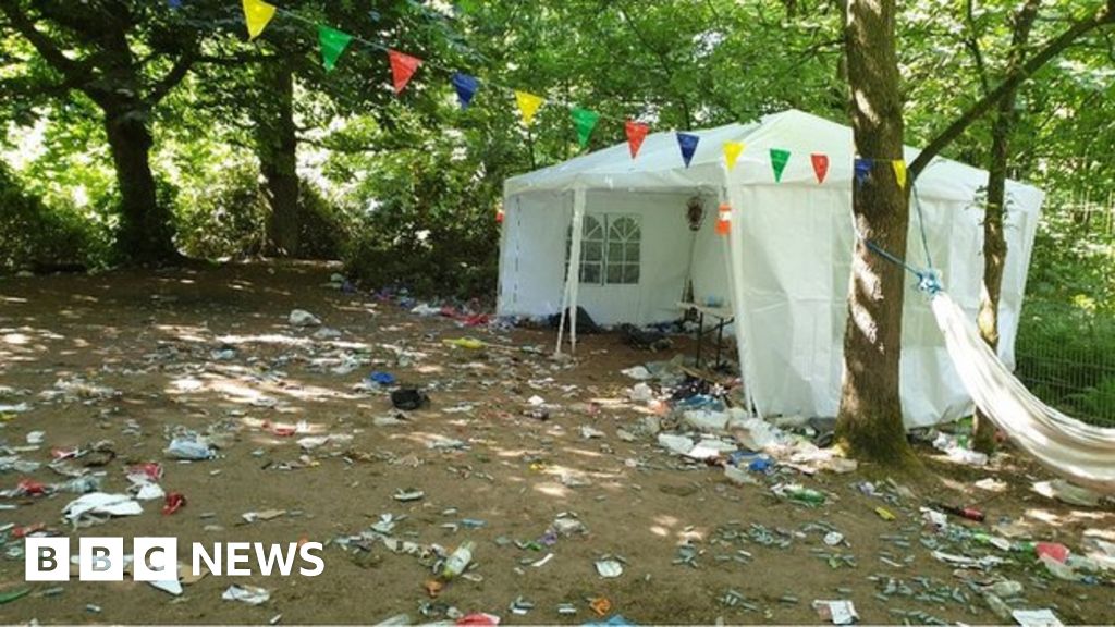 Coronavirus: Illegal lockdown rave held with marquee and bunting - BBC News