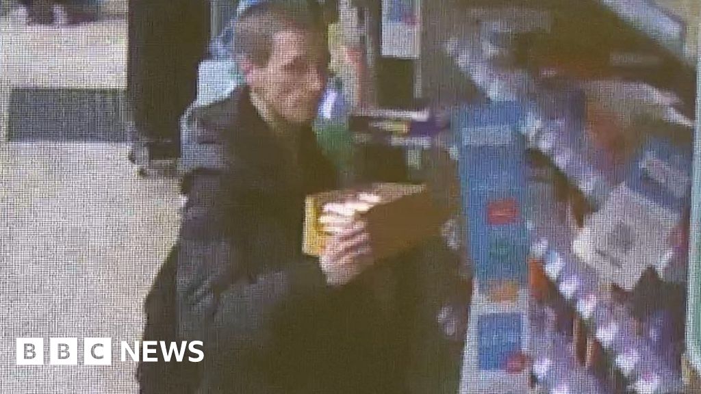 Worthing: Man caught on CCTV stealing 144 bars of chocolate - BBC News