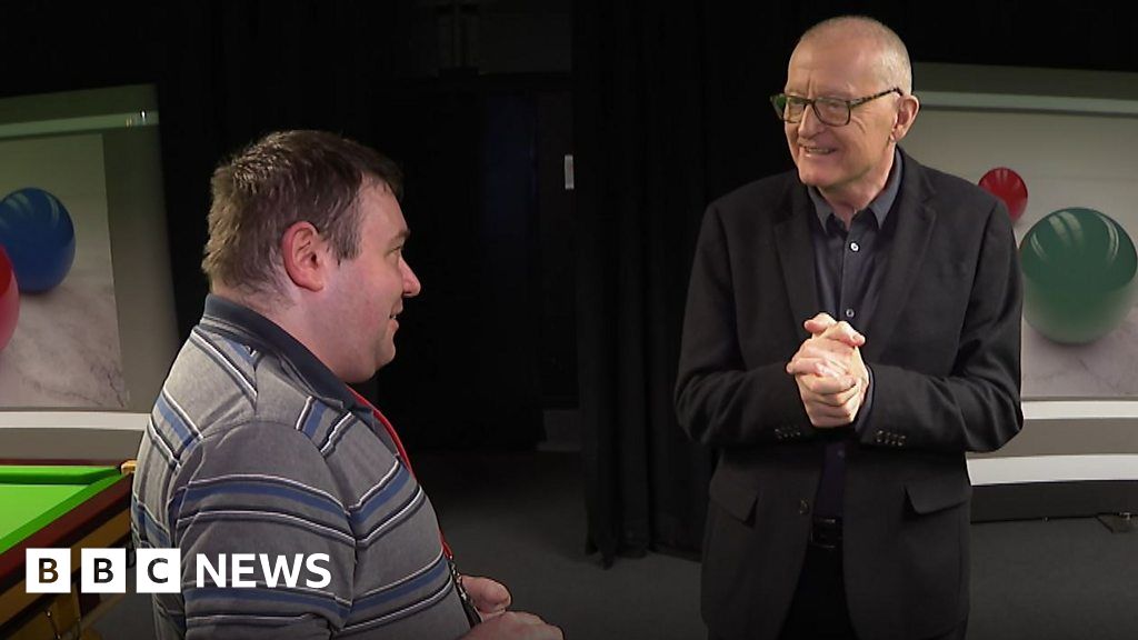 Snooker super fan meets hero Steve Davis at Sheffield's Crucible - BBC News