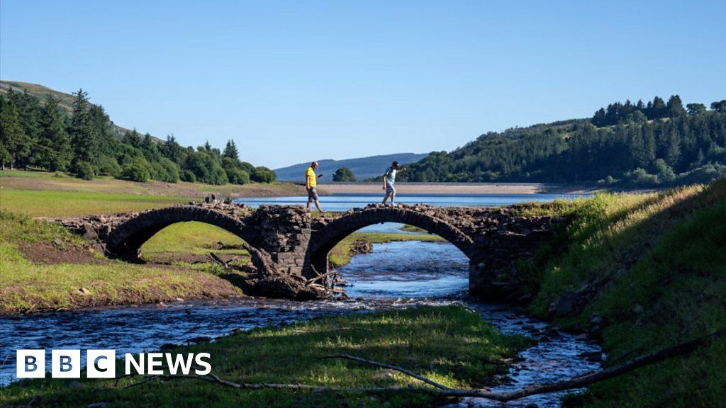 Heatwave: Rivers and reservoirs across Wales dry up