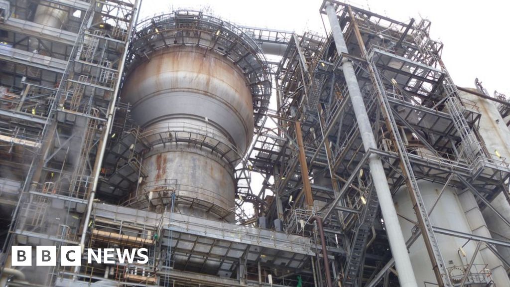 Stanlow oil refinery to build £360m carbon capture plant - BBC News