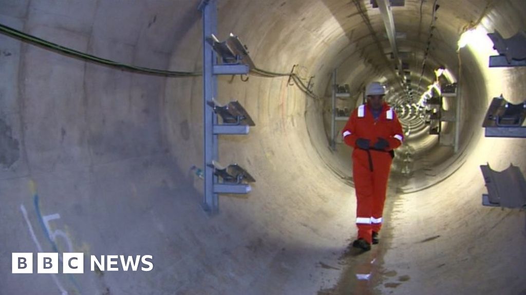 Labour launches plan for major infrastructure panel - BBC News