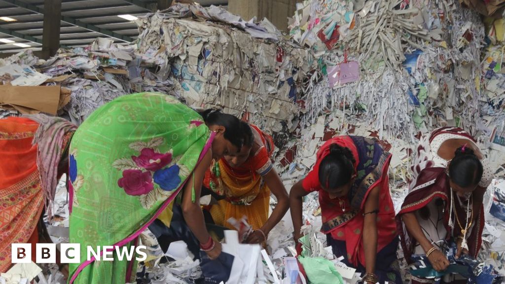 Why India is a world leader in waste paper - BBC News