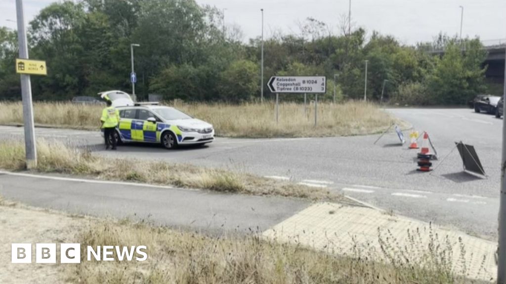 One killed and two injured in five-vehicle Kelvedon crash - BBC News