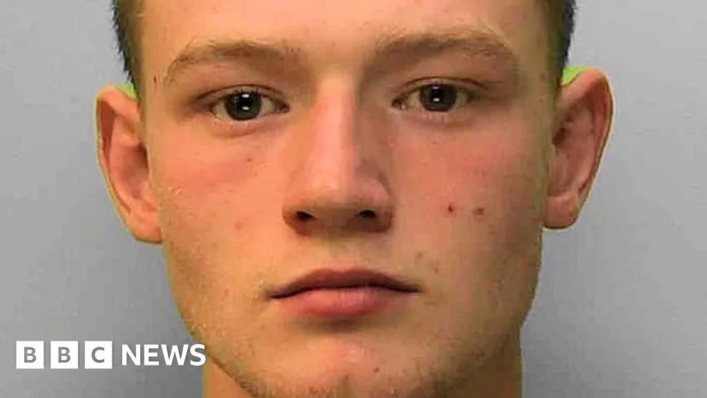 Kai Gasson jailed for Crawley street stabbing murder - BBC News