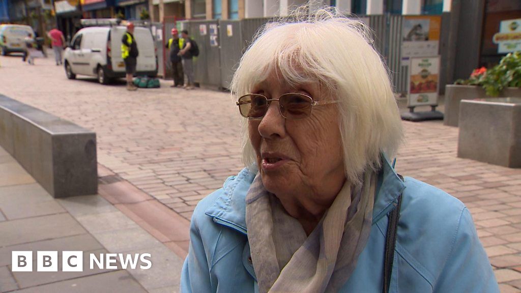 Mixed reaction in Paisley as Mhairi Black set to step down as MP