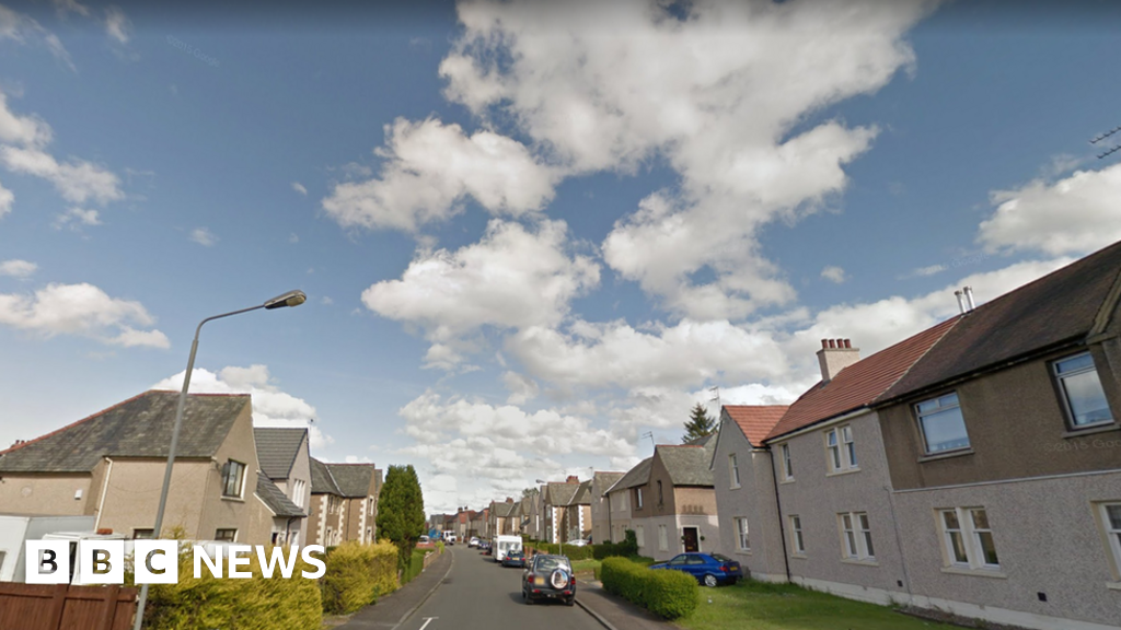 Man, 37, arrested over Falkirk murder - BBC News