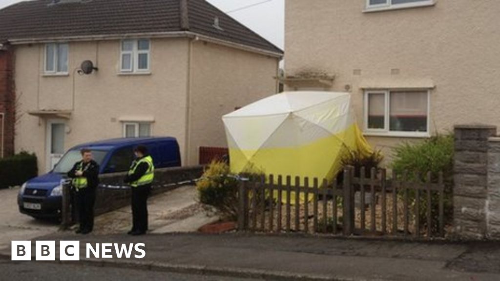 Rhian Robinson denies attempted murder of her mother - BBC News