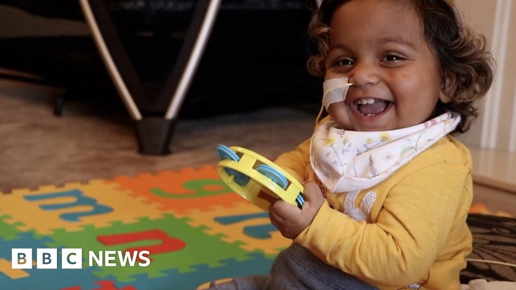 Baby with no kidneys needs organ donor - BBC News