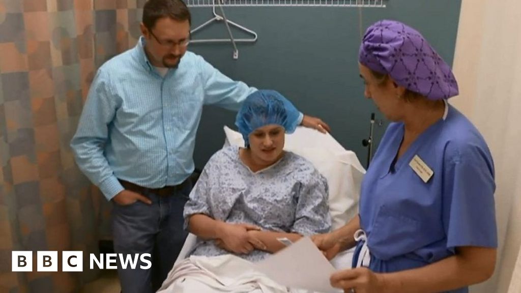 US couple 'called to adopt' embryos - BBC News