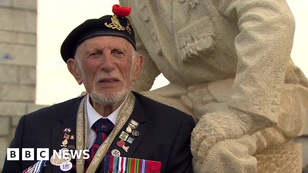 D-Day veteran pays tribute to his late friend on the coast of Normandy