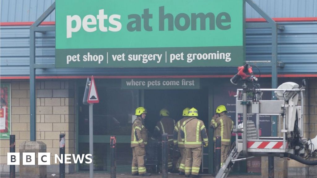Pets evacuated in large Perth retail park fire - BBC News