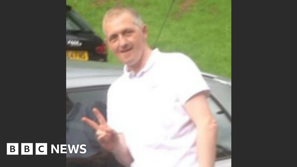 Gary Reilly jailed over murder of Paul McCarroll - BBC News