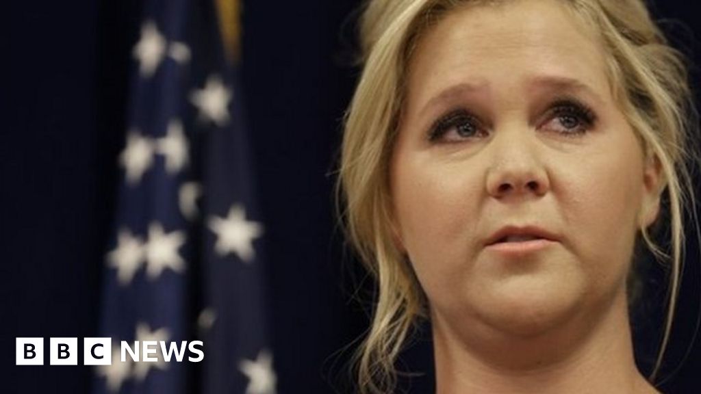US actress Amy Schumer's emotional plea on gun laws - BBC News
